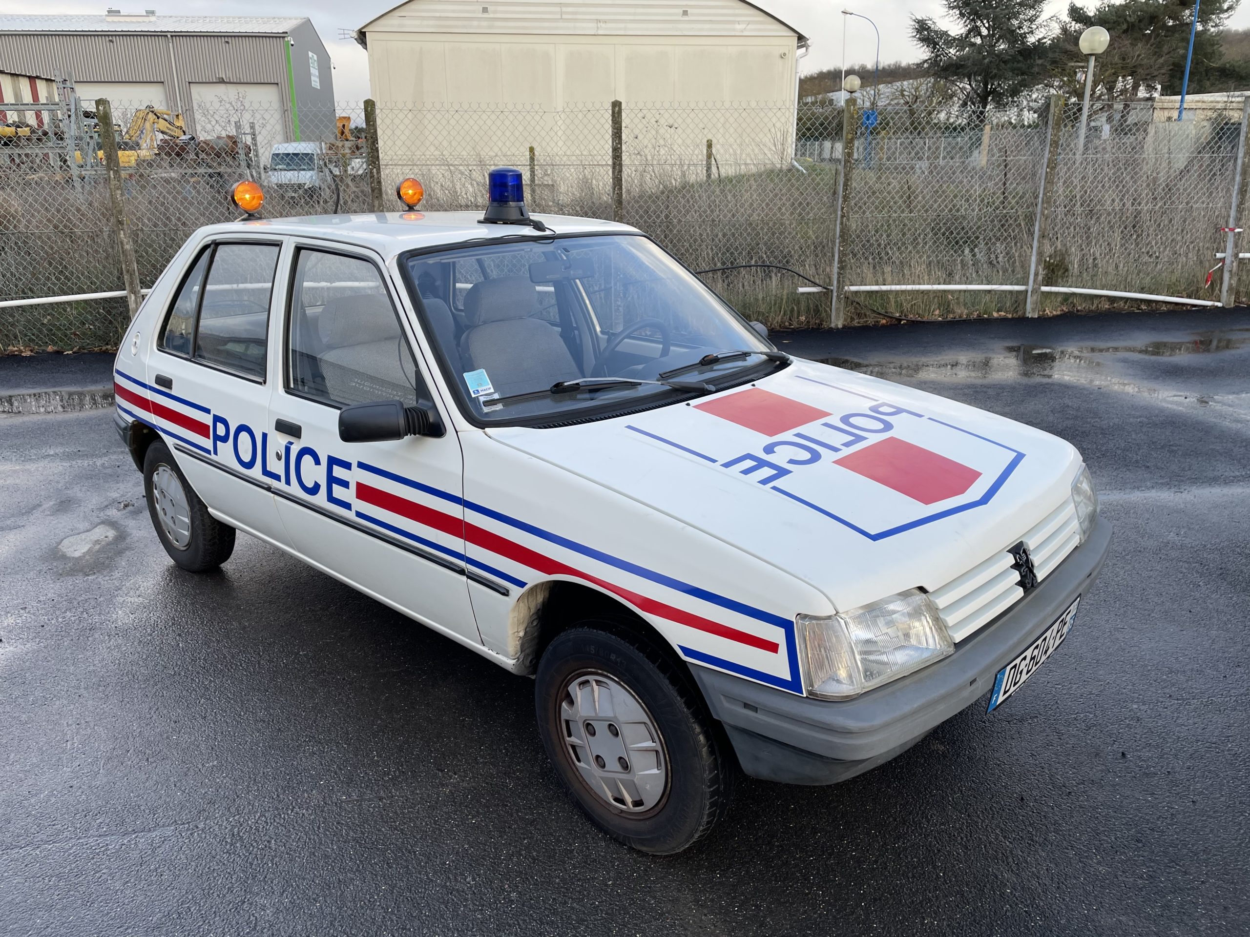 Peugeot 205 Police - Ciné Autos Stunt