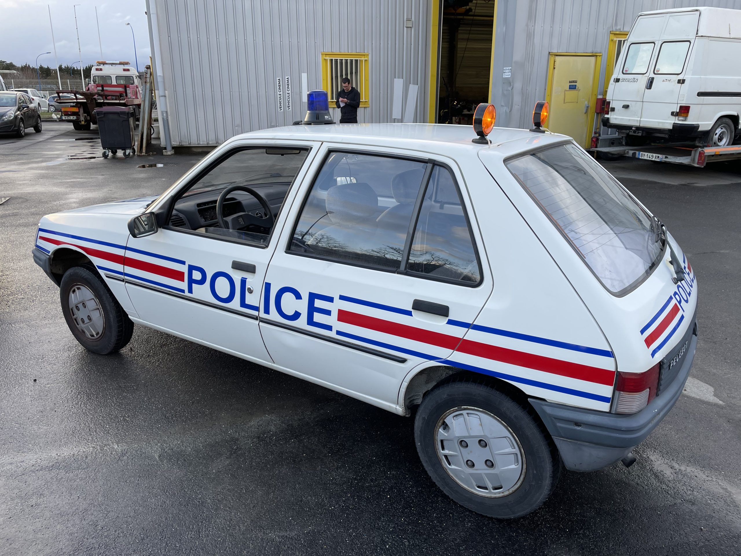 Peugeot 205 Police - Ciné Autos Stunt